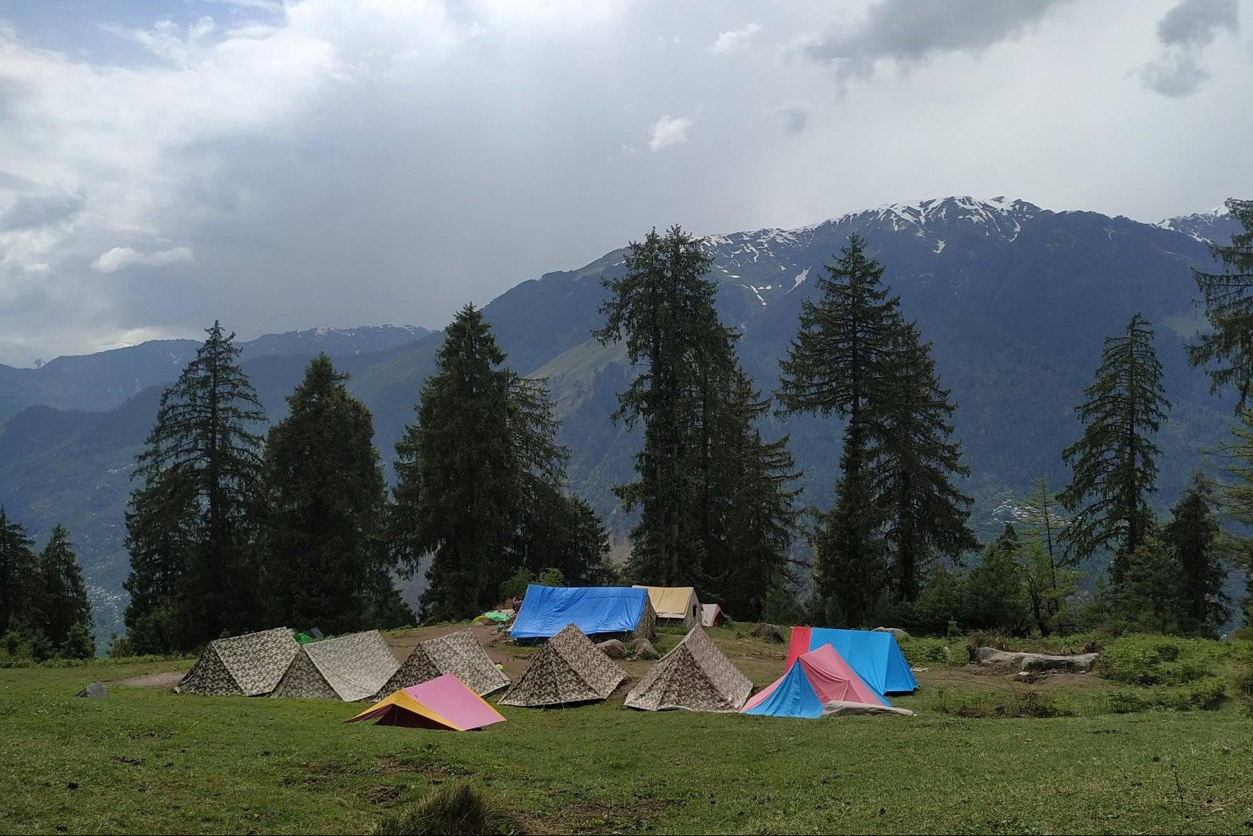 Manali Hamta Snow Valley - Pugmarks
