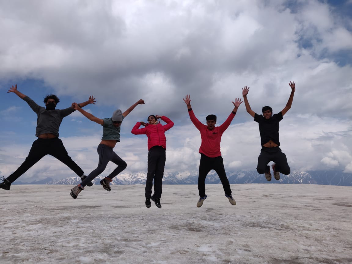 SNOW TREK - Pugmarks